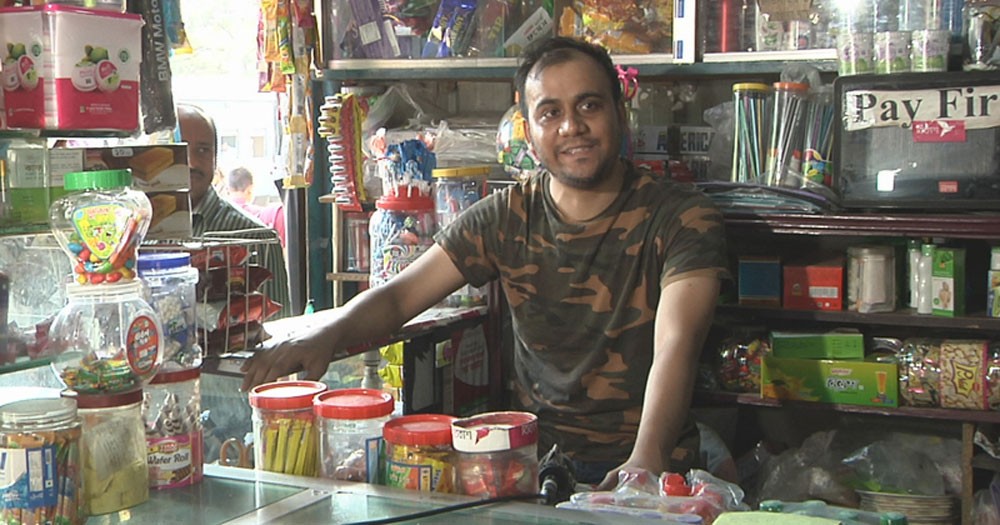 মাঠ কাঁপানো সেই দুদক কর্মকর্তা এখন দোকানের ক্যাশিয়ার